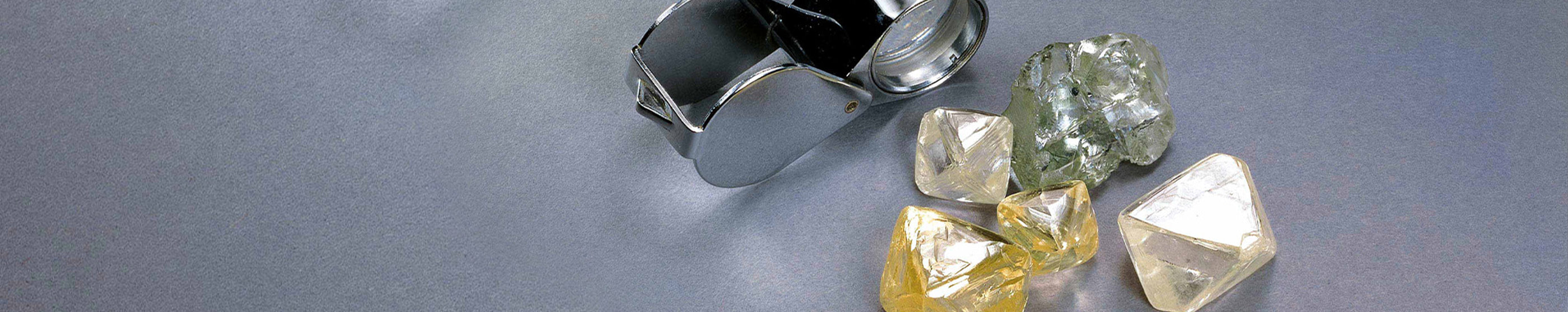 About the Colour of Diamonds